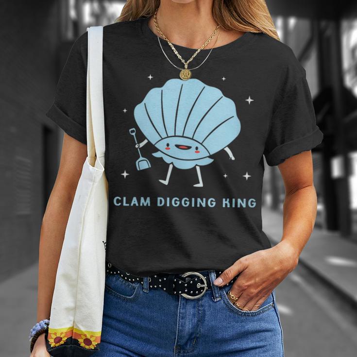 Clam Shell Clamming Clam Digging King T-Shirt | Mazezy